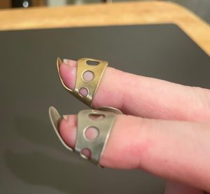 How to wear banjo finger picks - Hughes Music